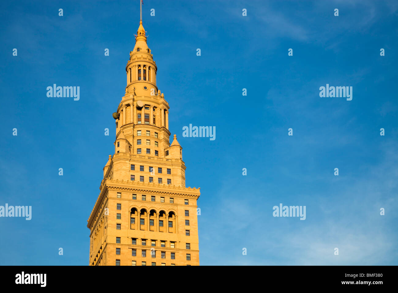 Downtown skyline cleveland lake erie hi-res stock photography and ...