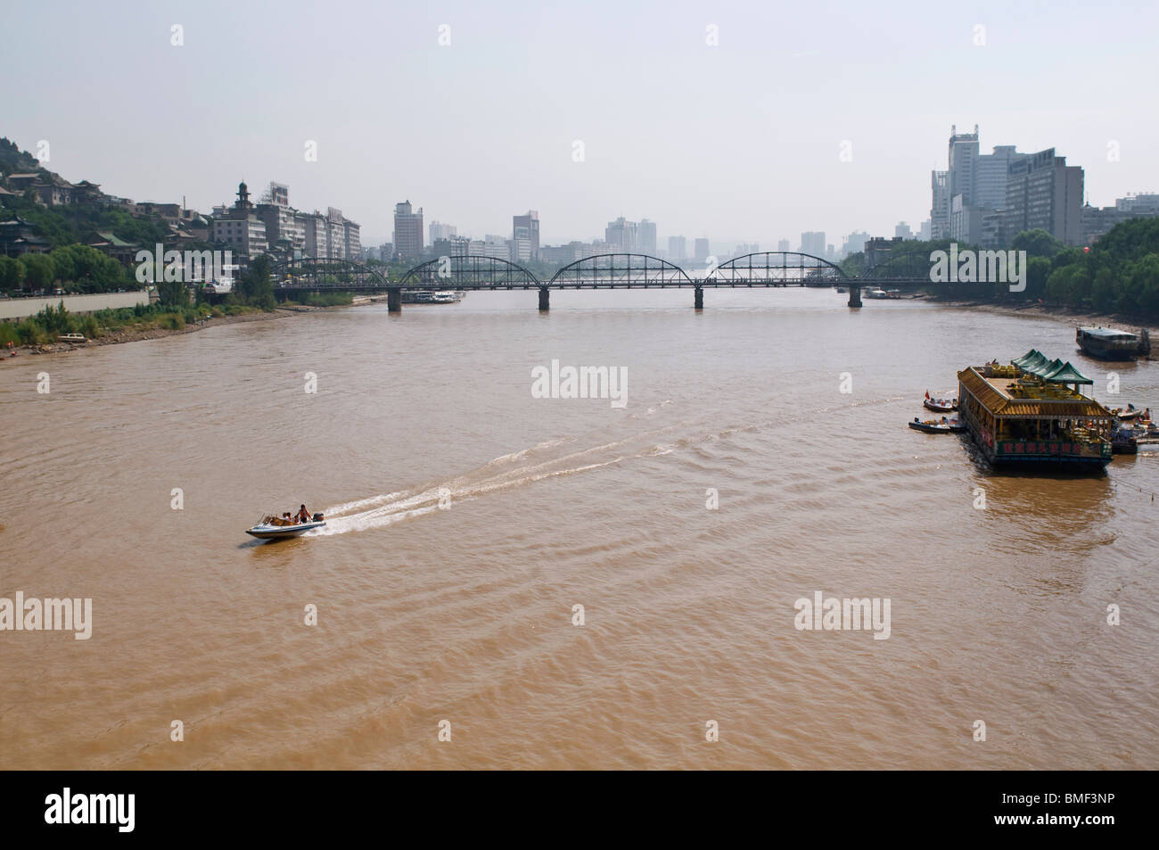 Zhongshan Bridge, Lanzhou, Gansu Province, China Stock Photo - Alamy