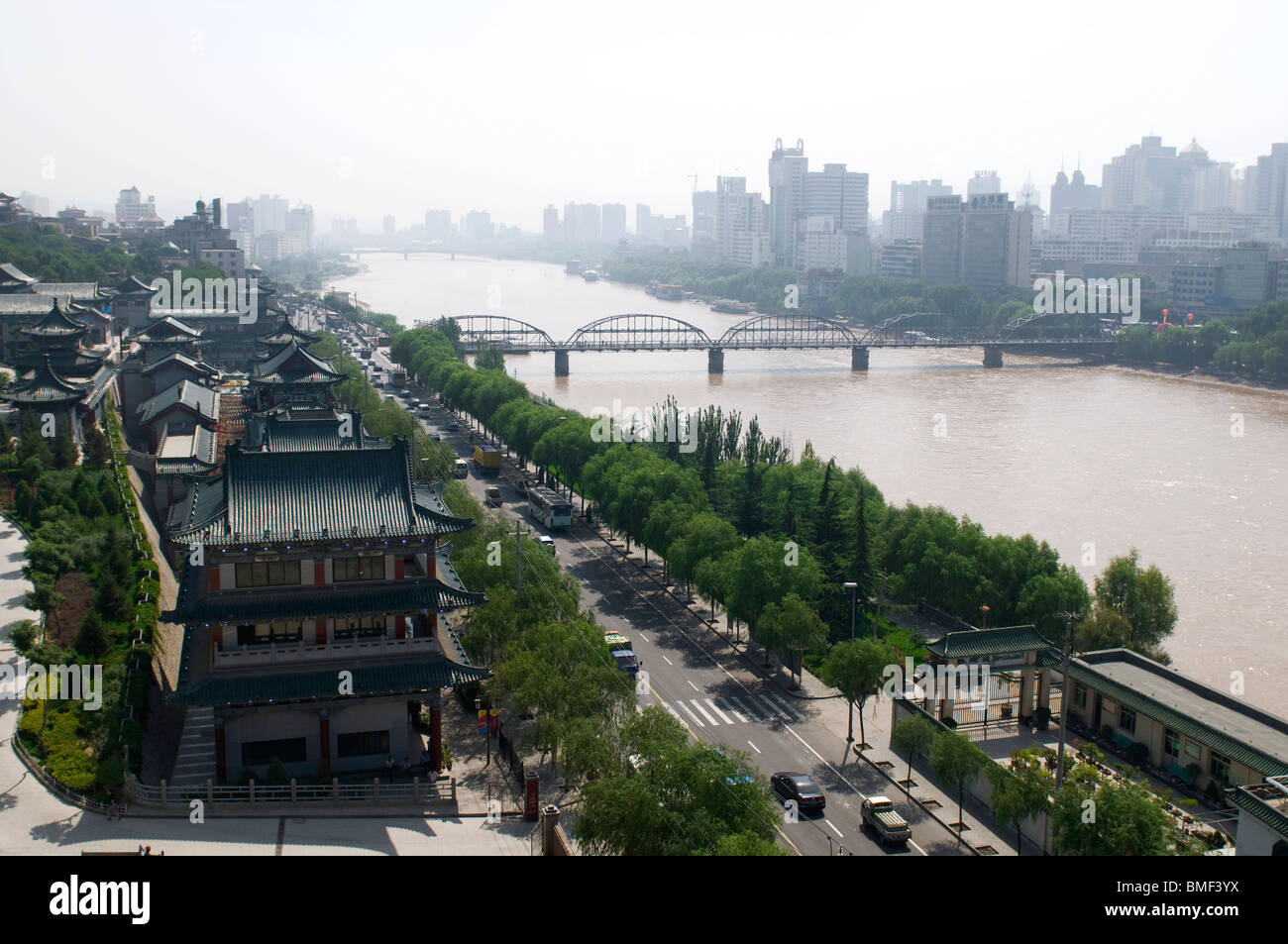 View from Baita Mountain towards Zhongshan Bridge, Lanzhou, Gansu ...