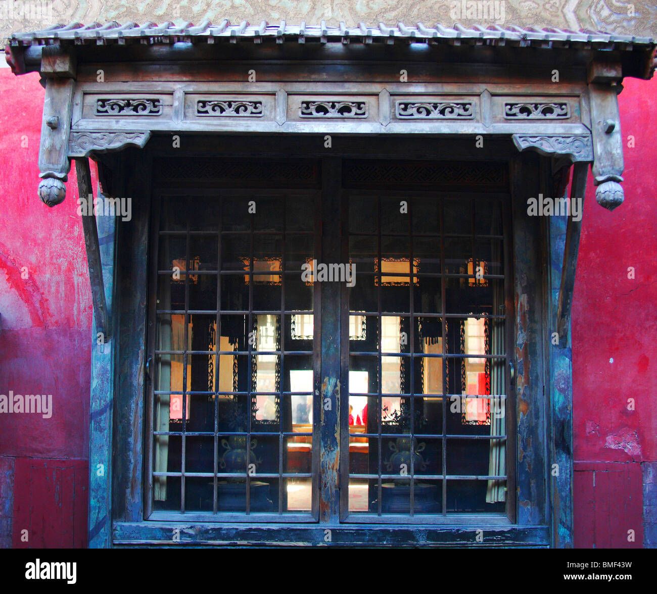 Wooden lattice window with cover, Forbidden City, Beijing, China Stock ...