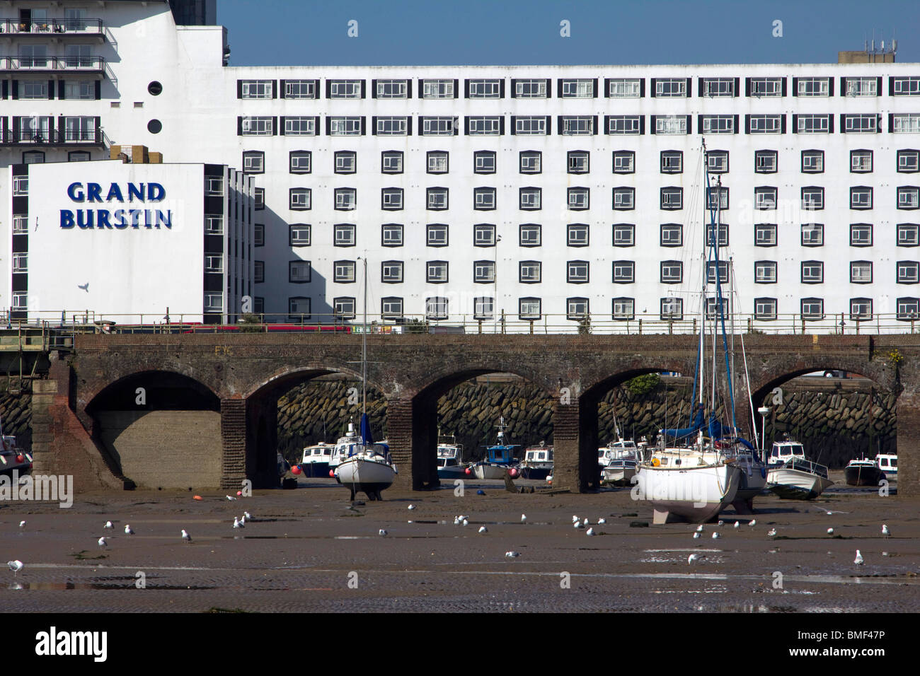 Folkestone harbour wall hi-res stock photography and images - Alamy