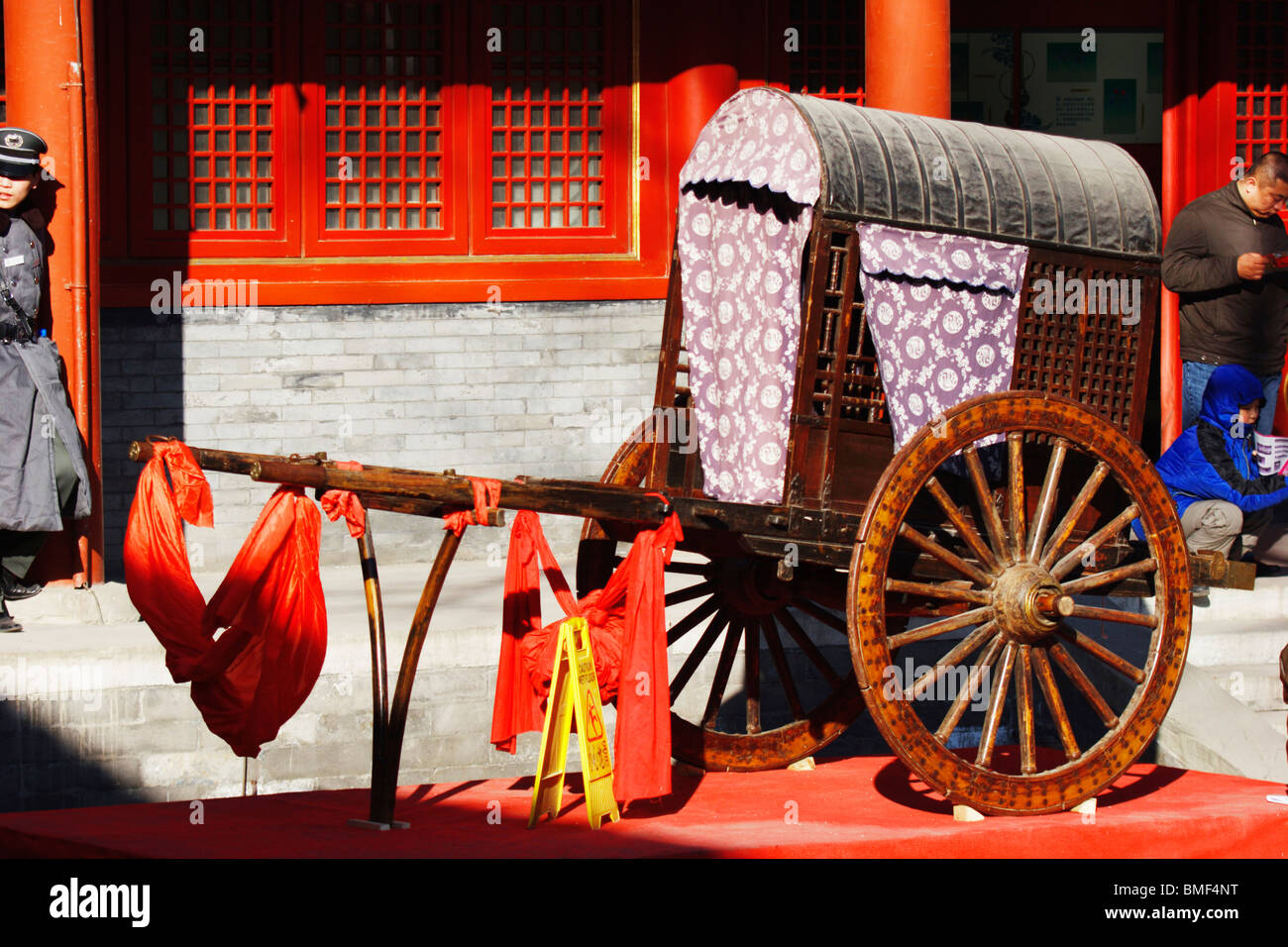 Wooden carriage hi-res stock photography and images - Alamy