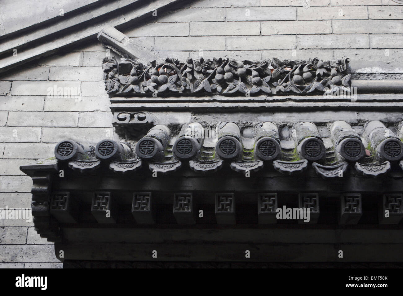 Siheyuan house roof hi-res stock photography and images - Alamy