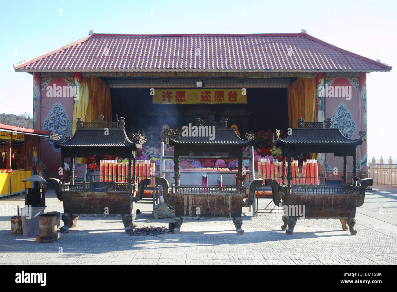 Buddhist Prayer Request Hall, Temple Of Divine Light, Badachu Park ...