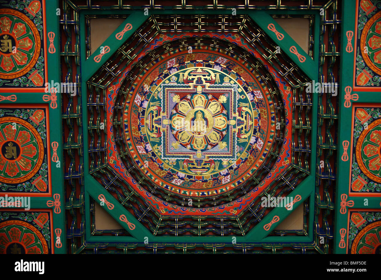 View of the caisson ceiling, Palace Of Yaoshi, Fahai Temple, Beijing ...