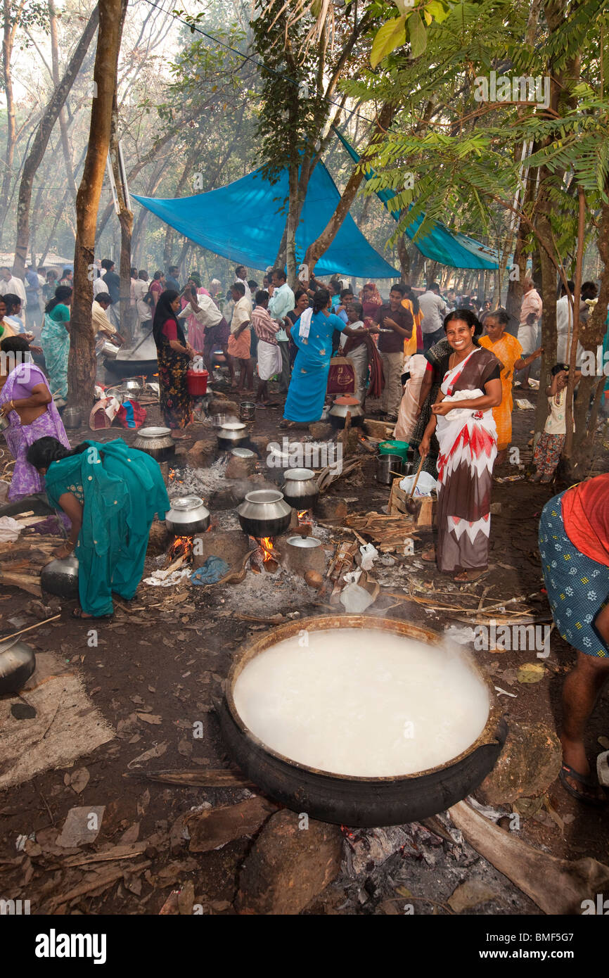 Indian cooking pots hi-res stock photography and images - Alamy