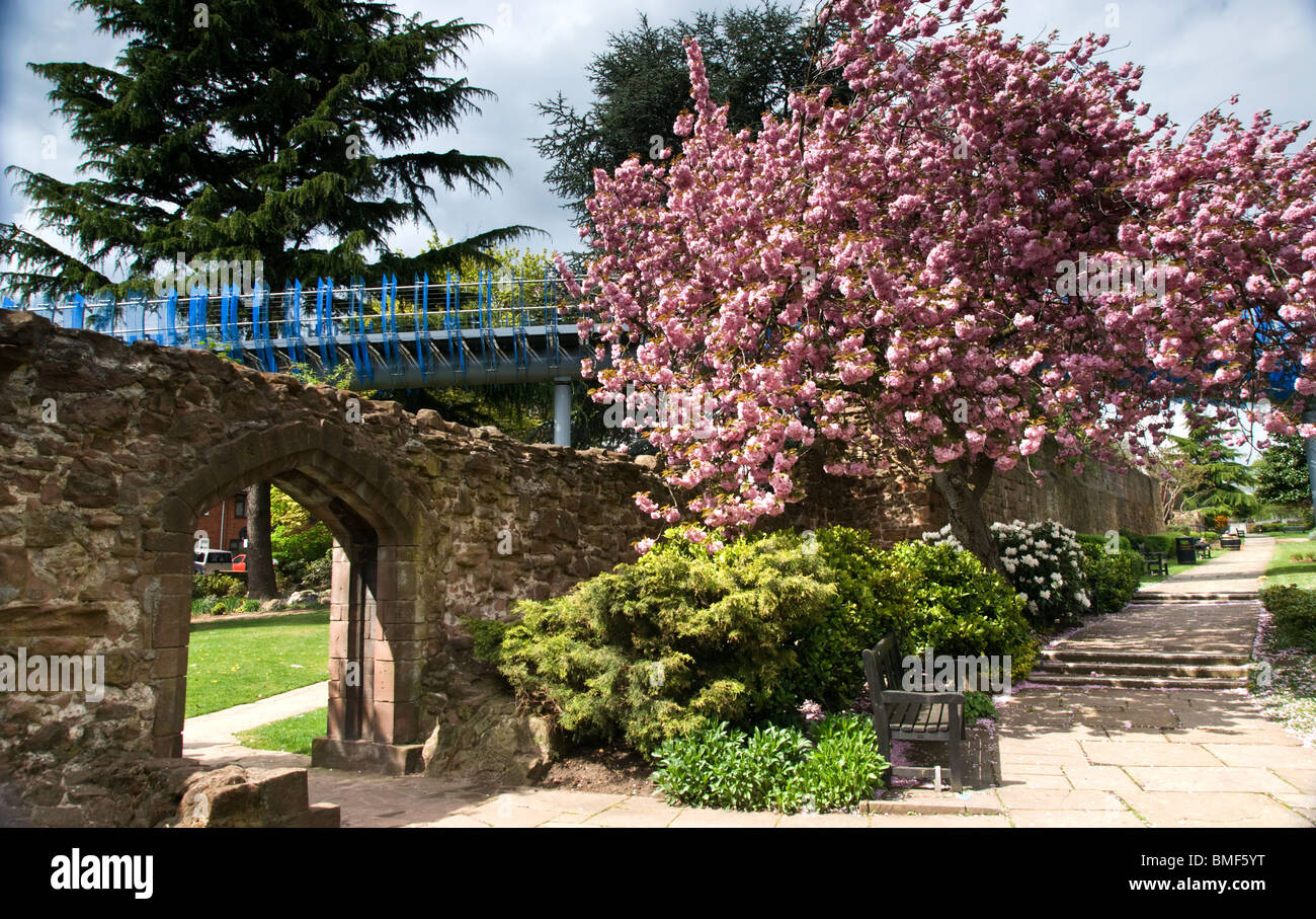Ancient gateway modern city hi-res stock photography and images - Alamy