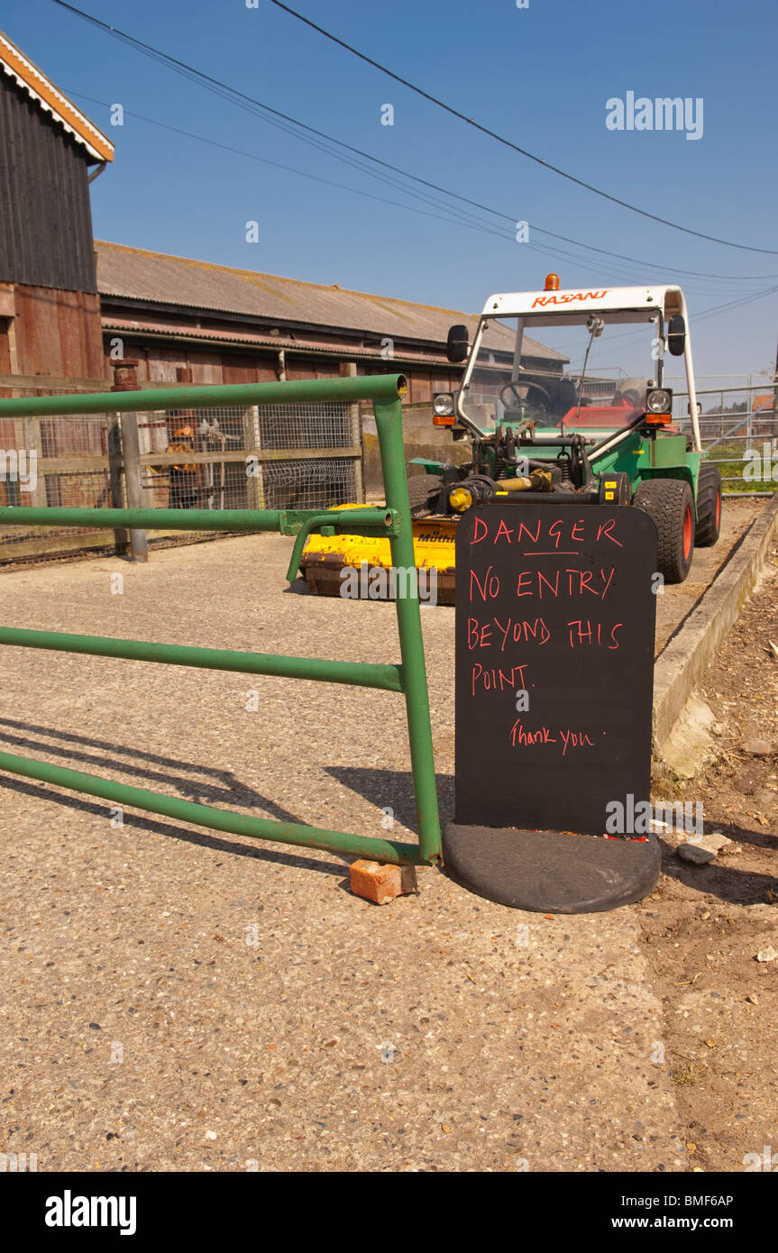 Danger sign farms uk hi-res stock photography and images - Alamy