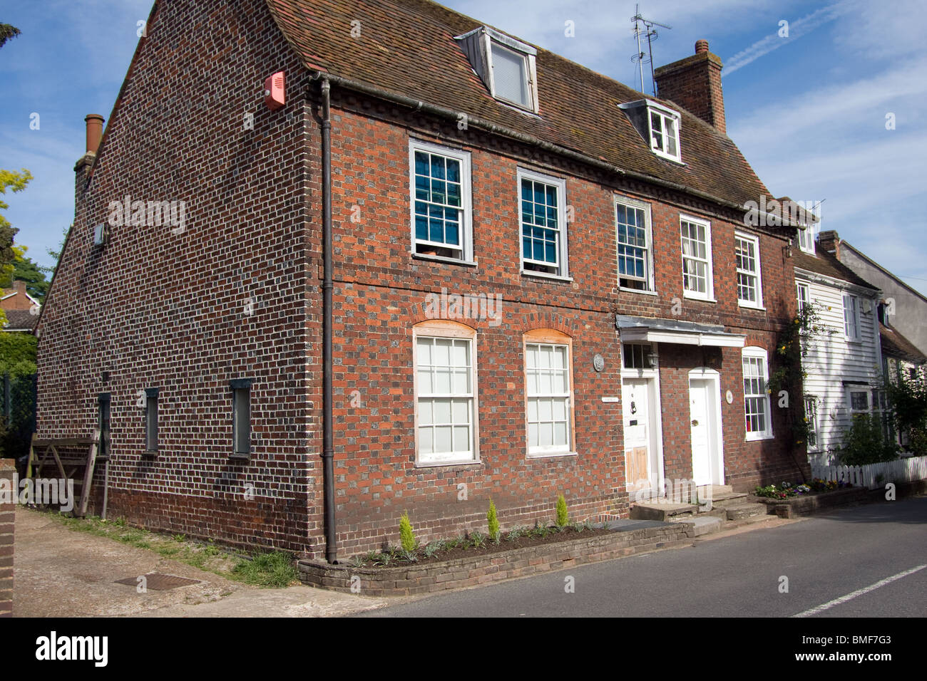 Attractive village kent hi-res stock photography and images - Alamy