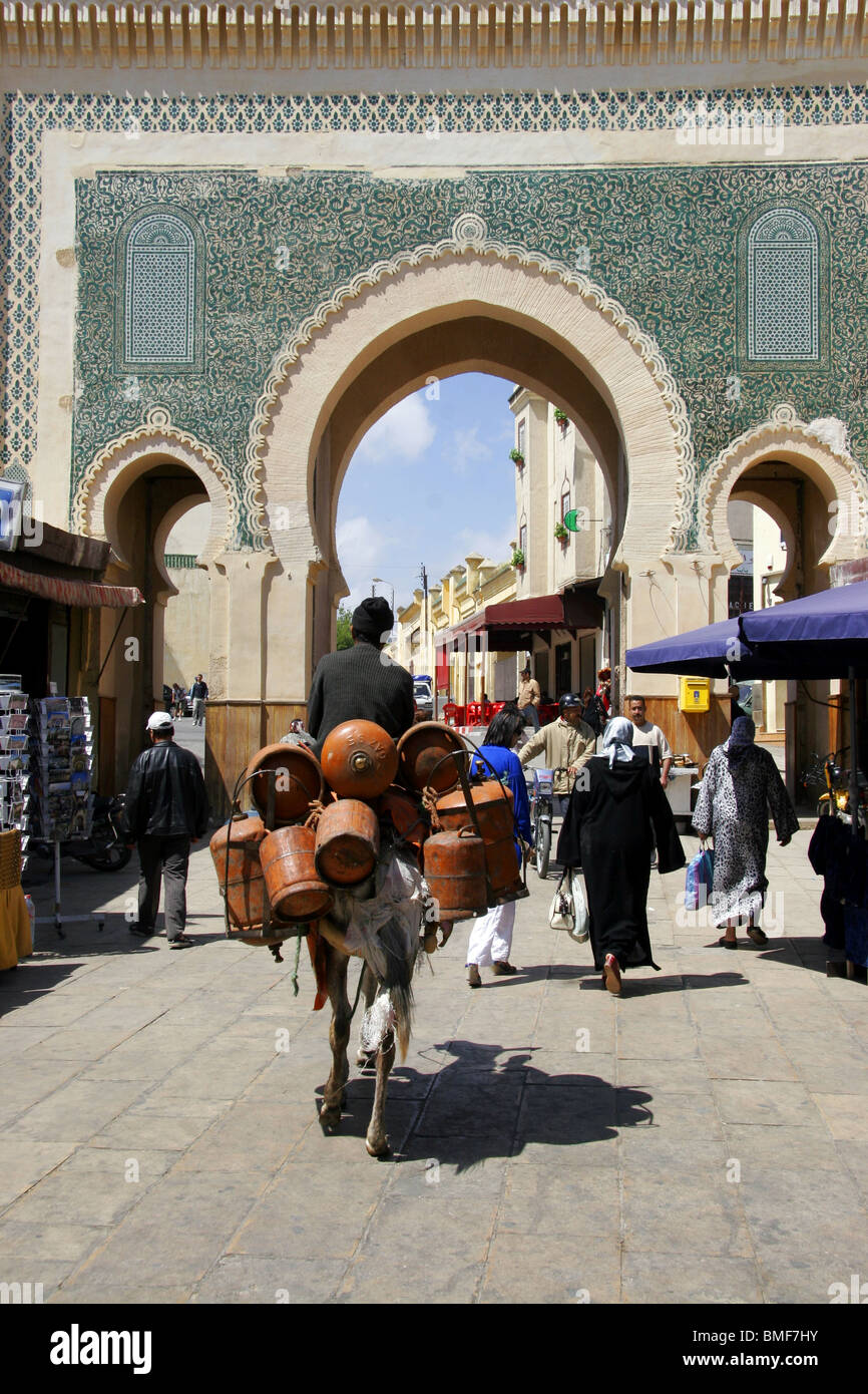 Fes morocco people walking hi-res stock photography and images - Alamy