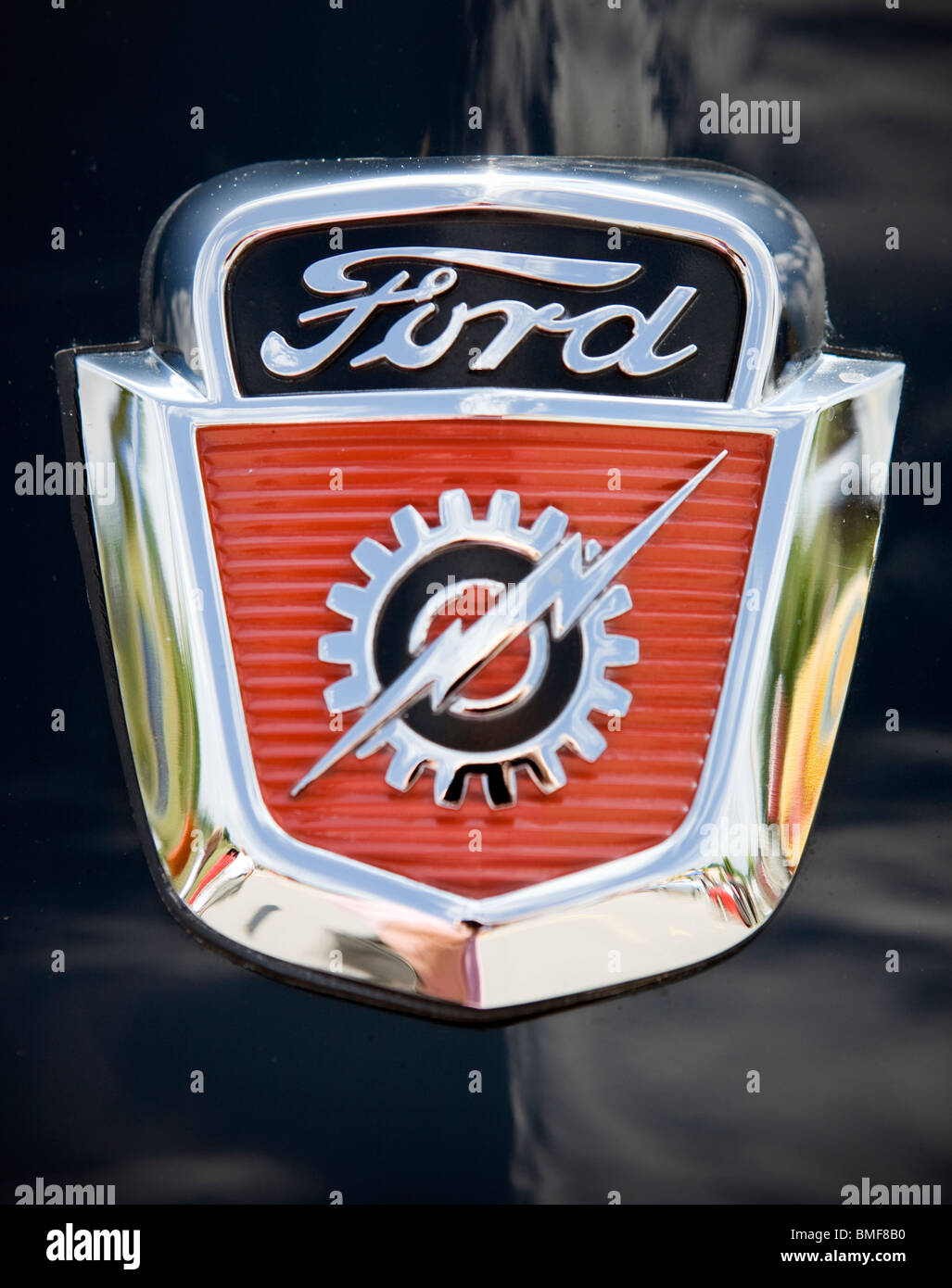 Classic car insignia hi-res stock photography and images - Alamy