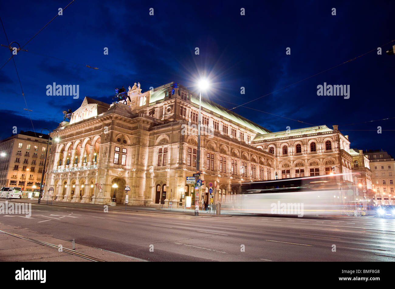 Night view vienna hi-res stock photography and images - Alamy