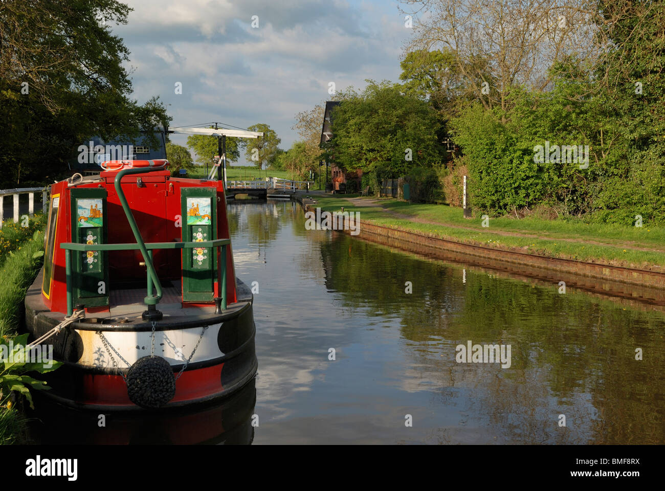 A traditional English narrow boat on the Llangollen Canal at Wrenbury ...