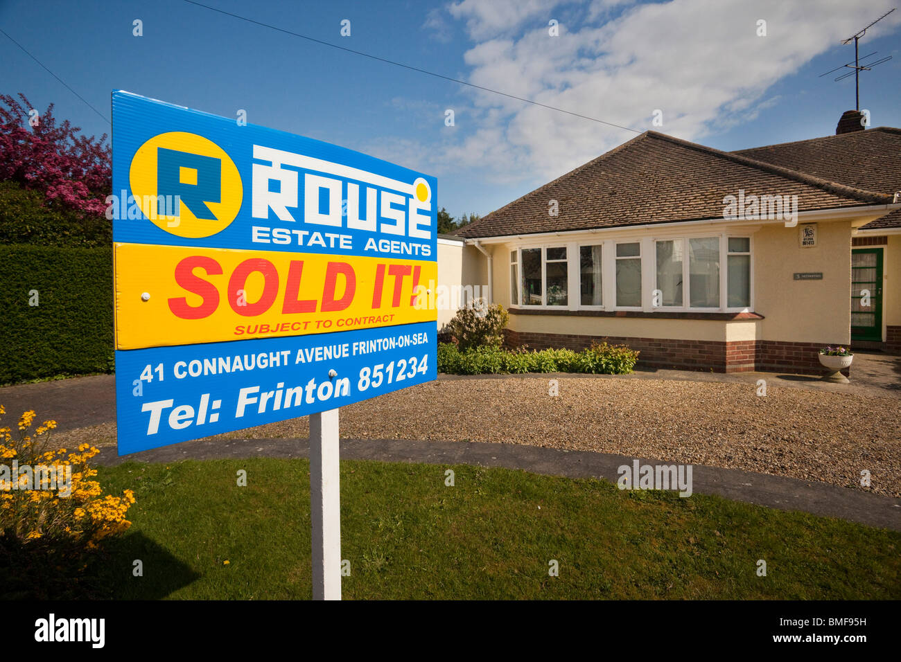 Sold homes uk hi-res stock photography and images - Alamy