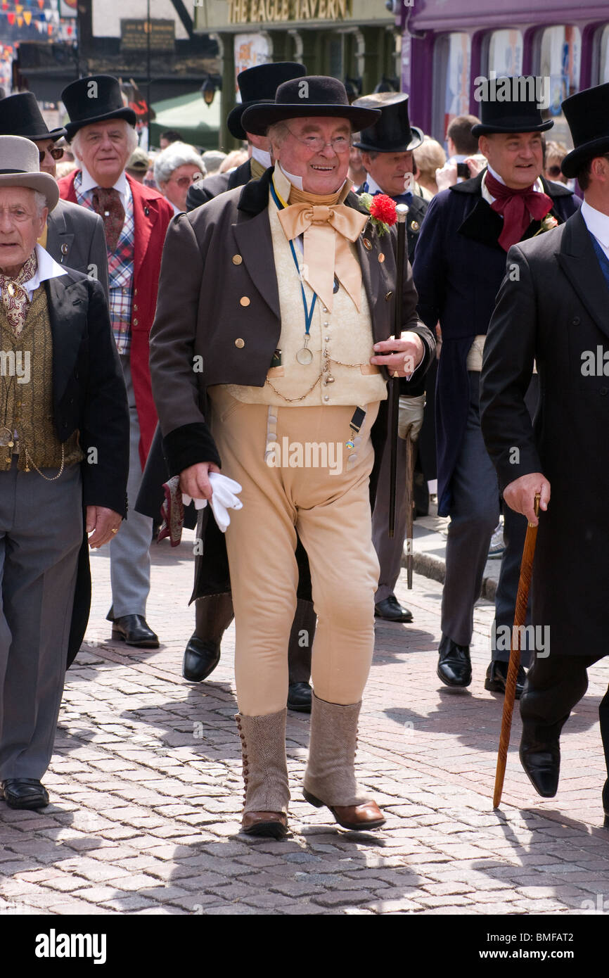 dickens festival victorian dickensian characters high street rochester ...