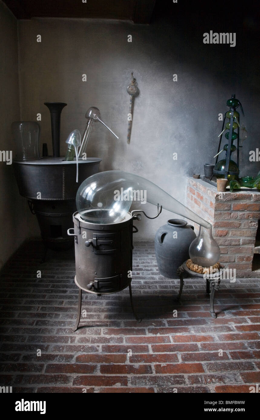 Alchemy lab hi-res stock photography and images - Alamy