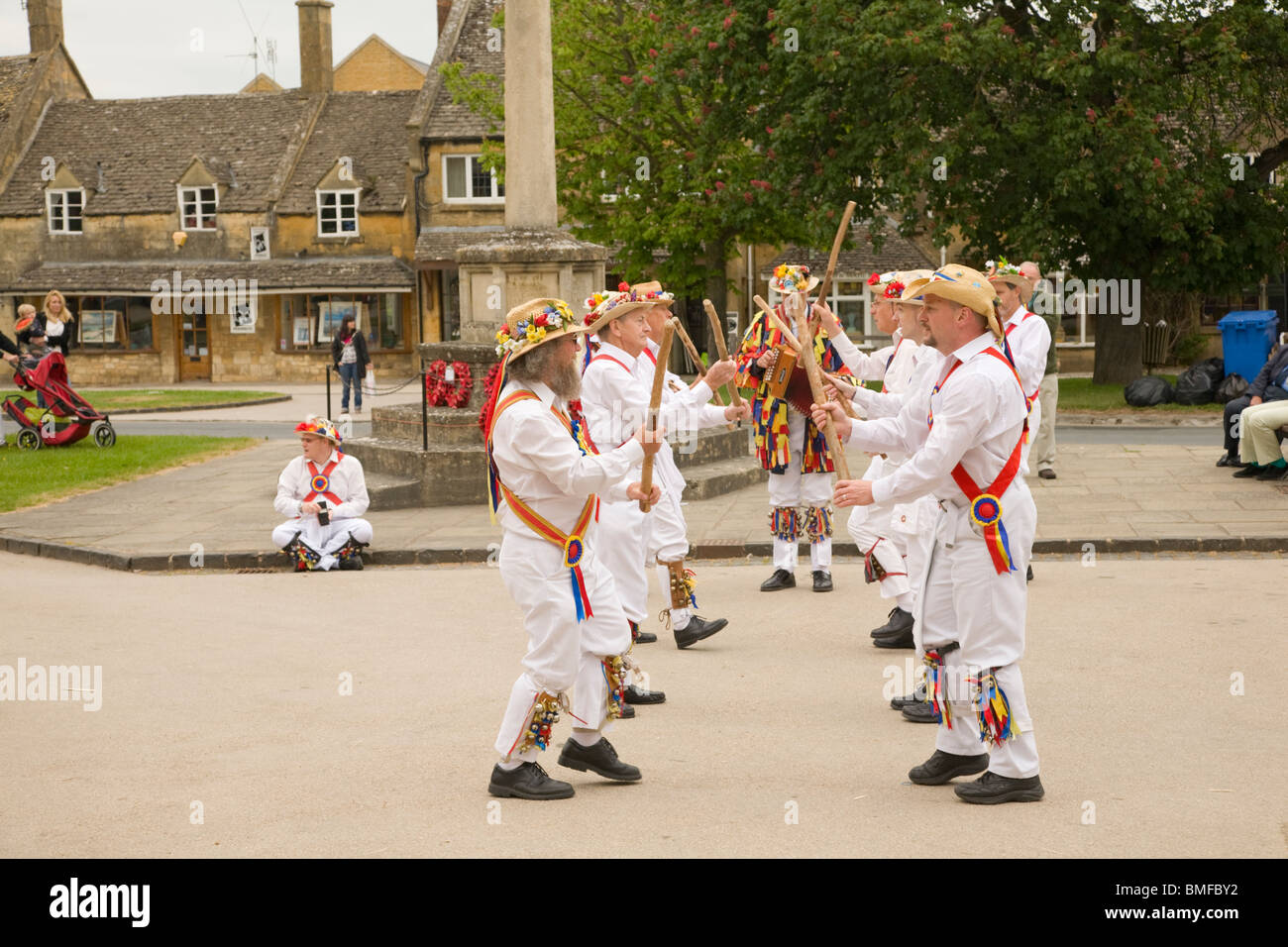 Cotswold morris dancers hi-res stock photography and images - Alamy