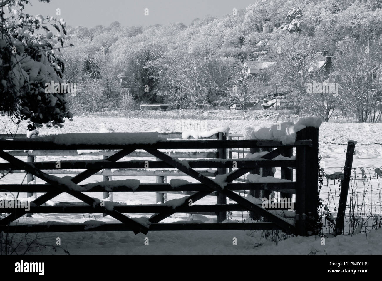 Farm gate snow hi-res stock photography and images - Alamy
