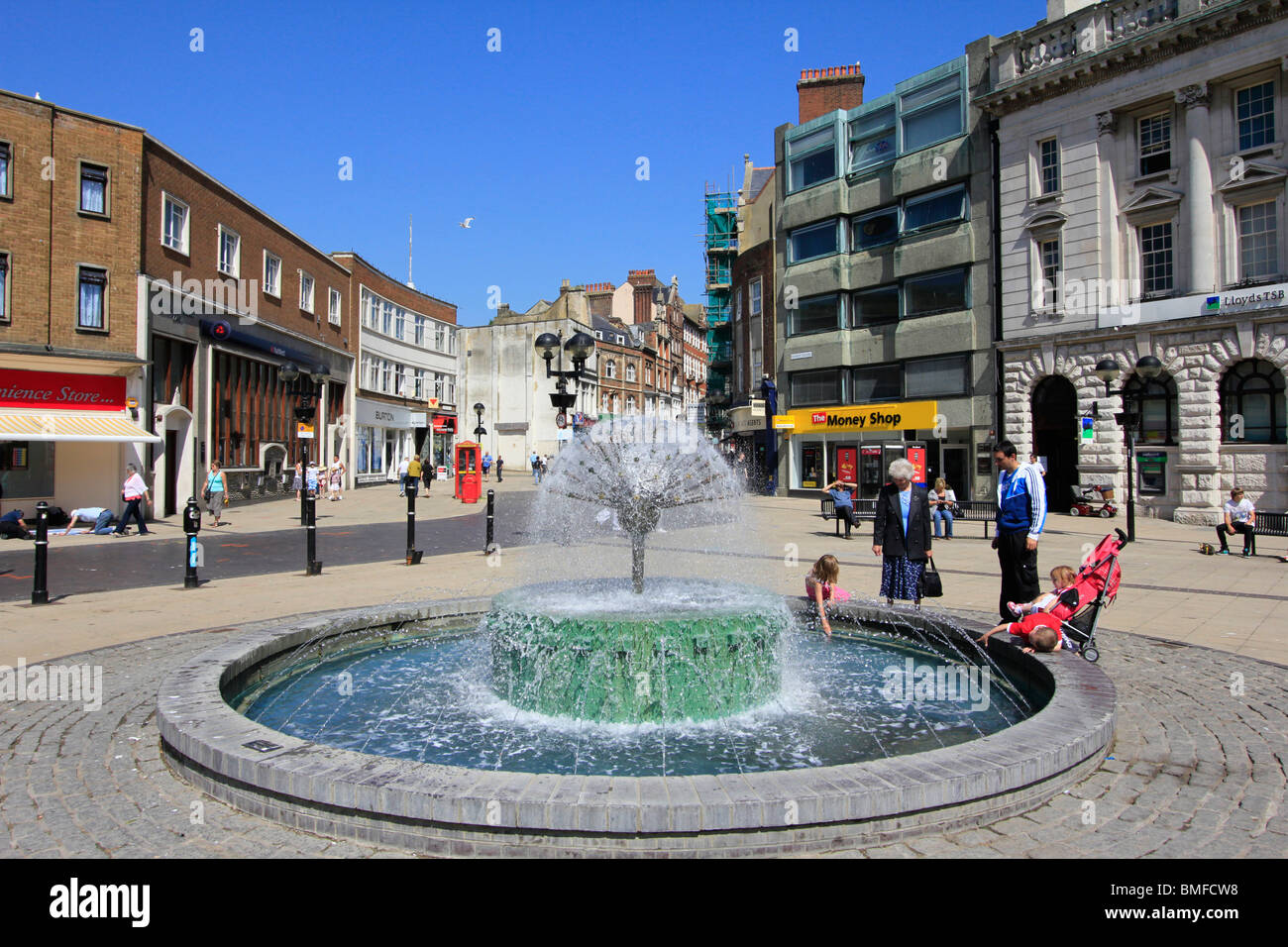 Market square dover High Resolution Stock Photography and Images - Alamy