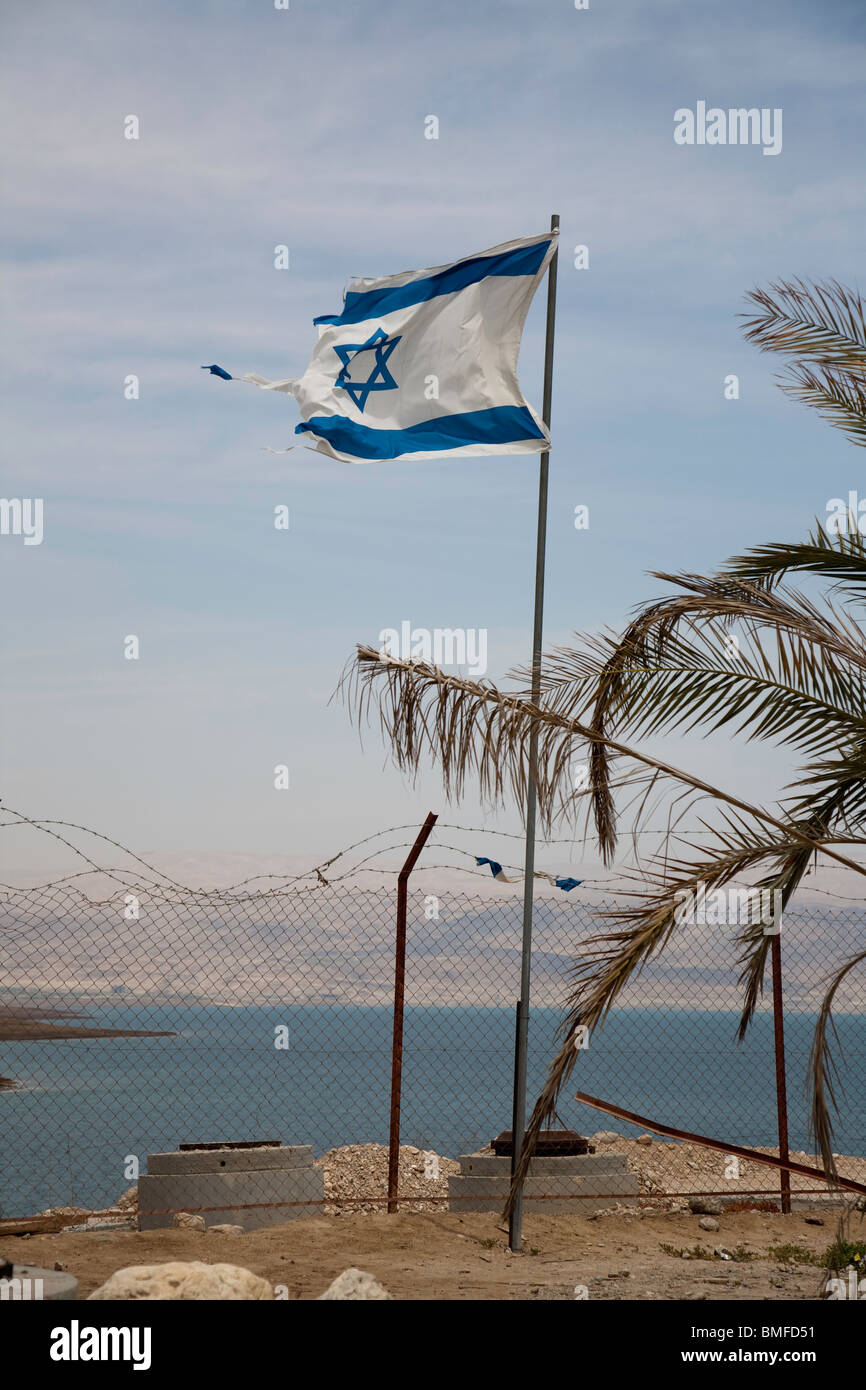 Torn israel flag hi-res stock photography and images - Alamy