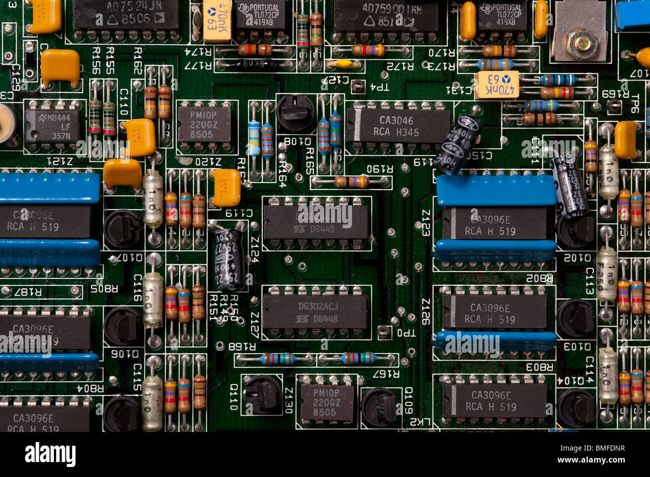 Complex electrical circuits hi-res stock photography and images - Alamy