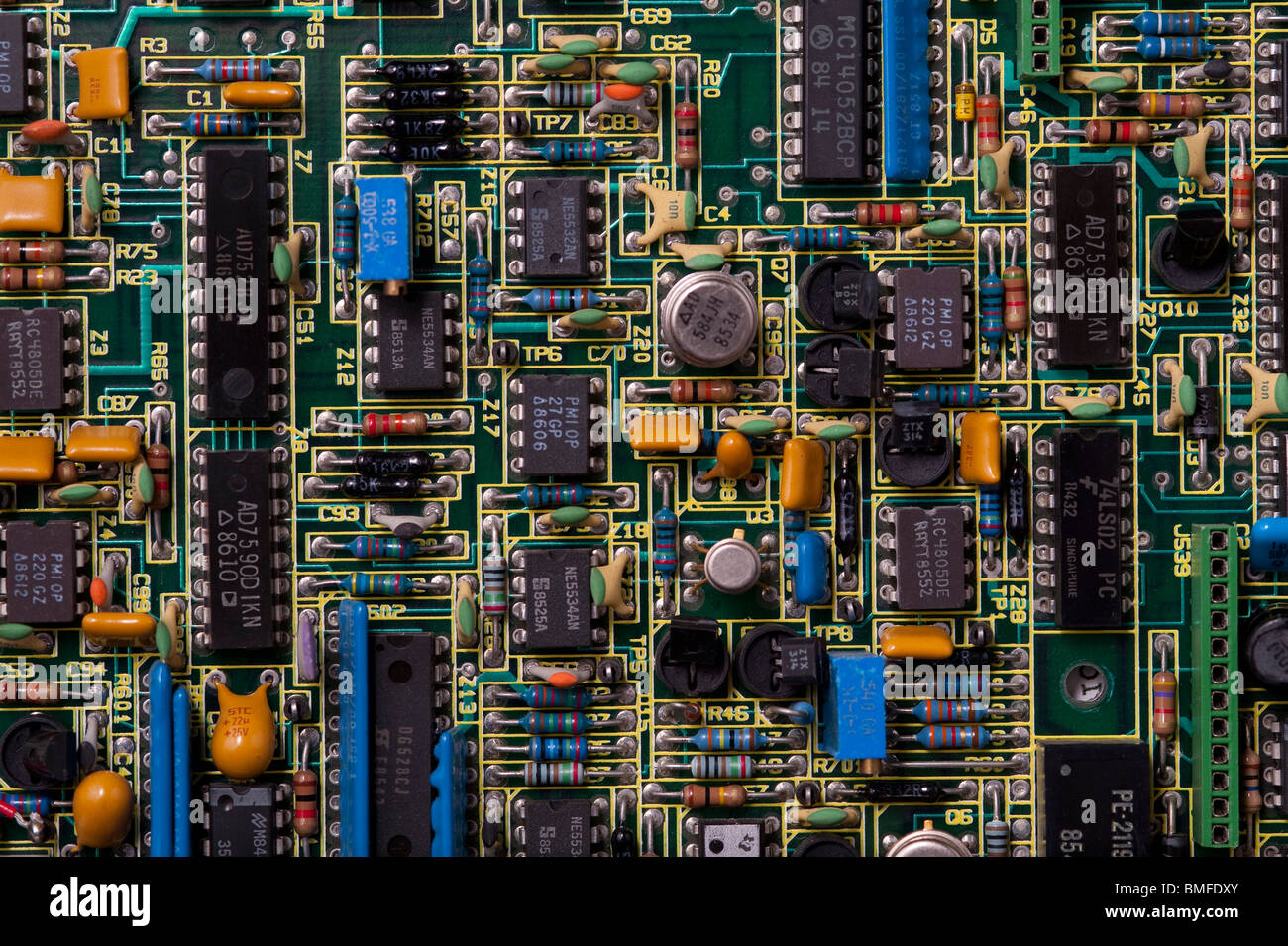 Complex electrical circuits hi-res stock photography and images - Alamy