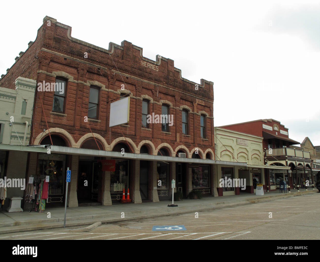 Store fronts hi-res stock photography and images - Alamy