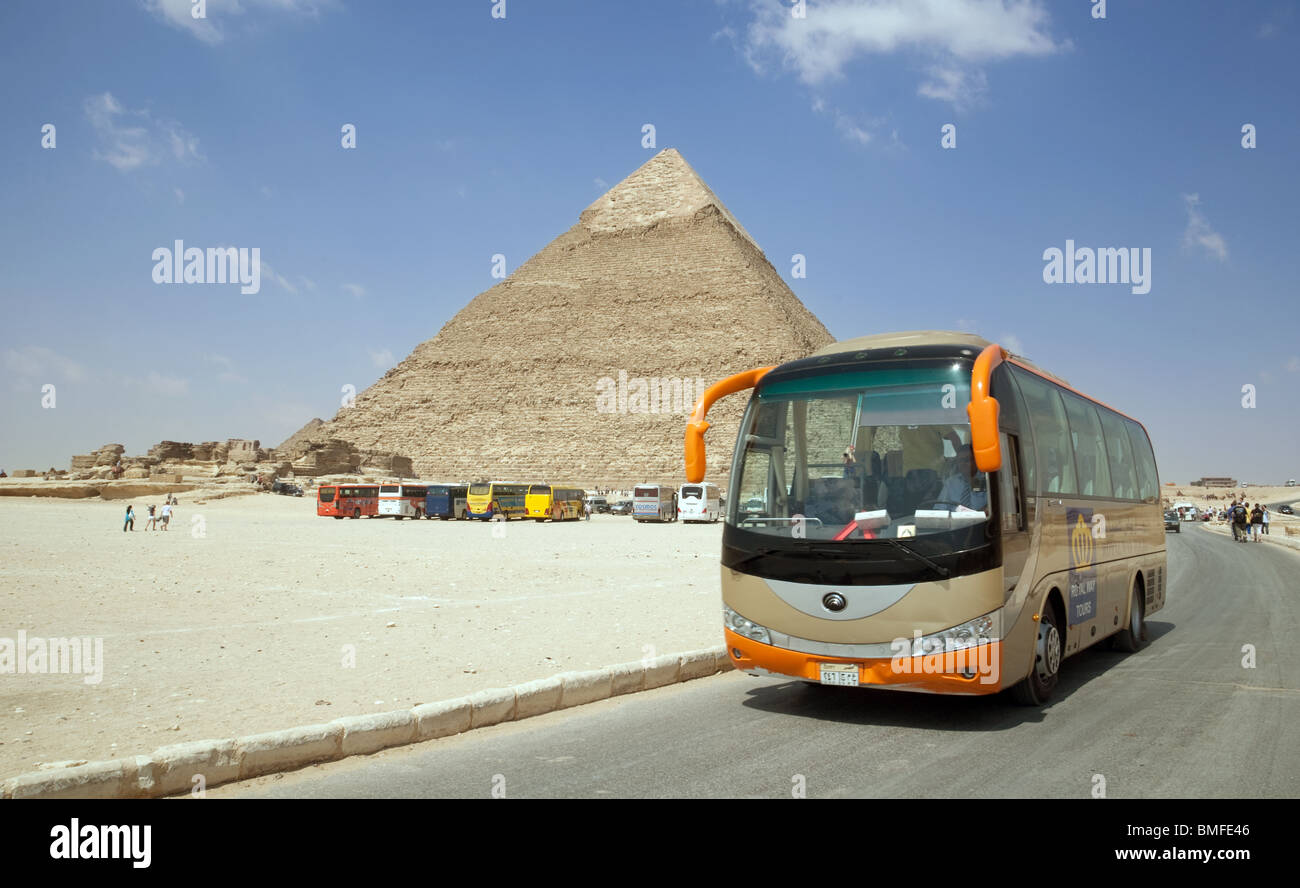 Pyramids giza buses hi-res stock photography and images - Alamy