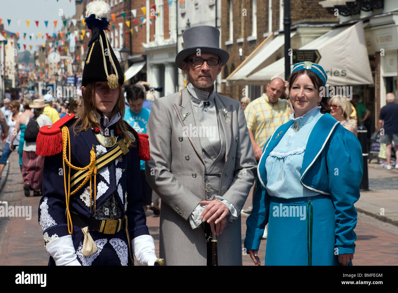 dickens festival victorian dickensian characters high street rochester ...