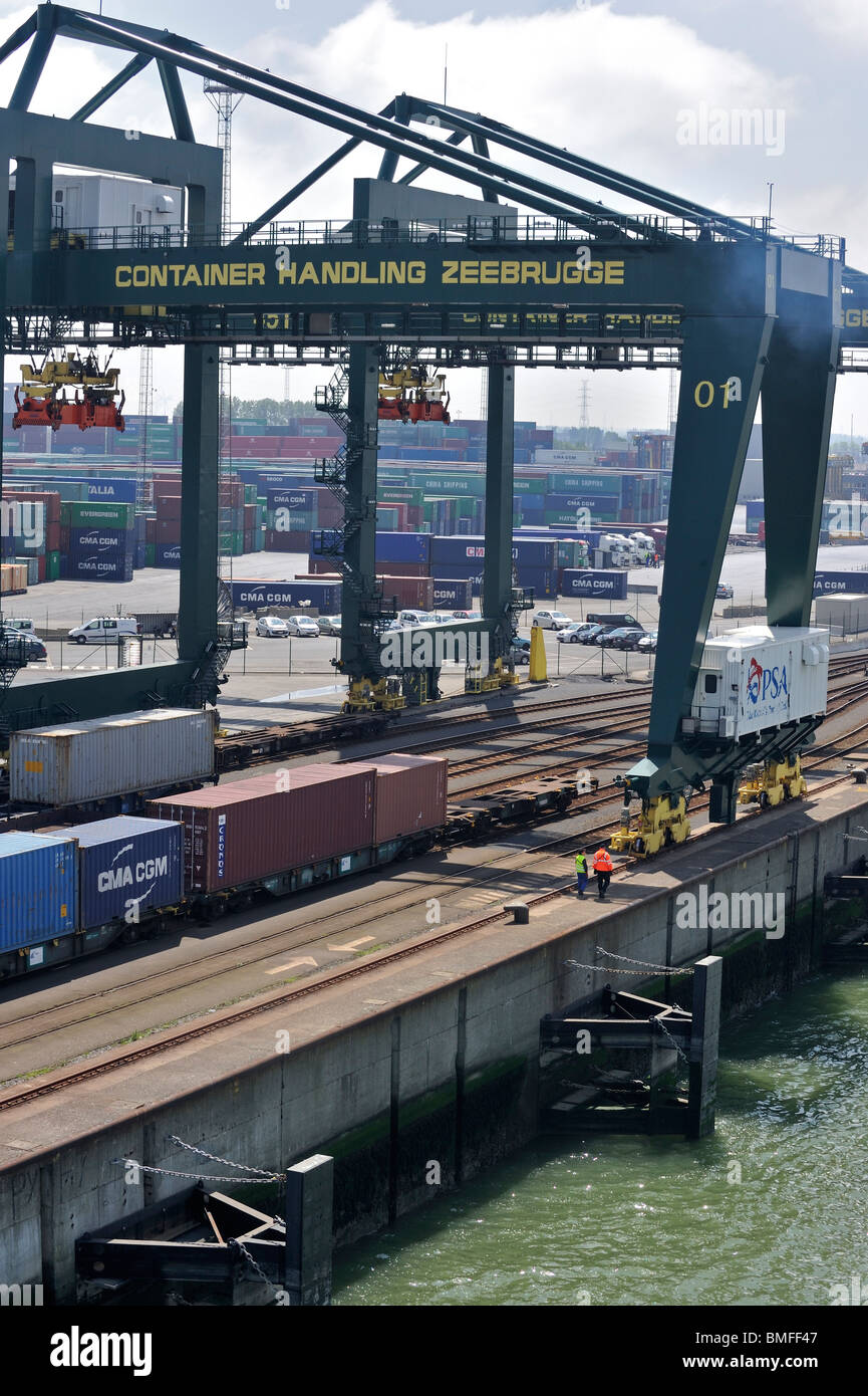 Straddle carrier container terminal hi-res stock photography and images ...