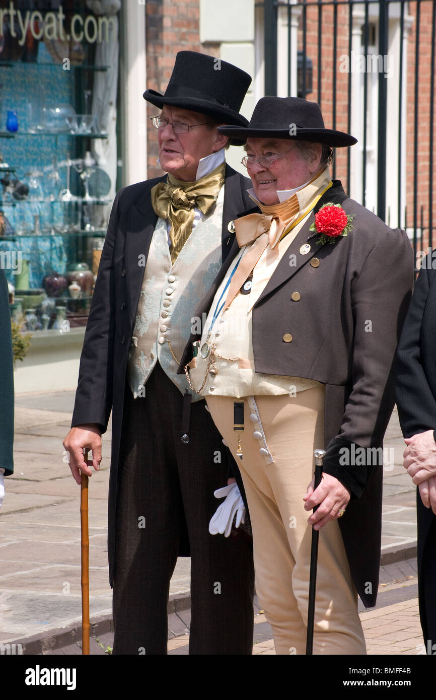 dickens festival victorian dickensian characters high street rochester ...