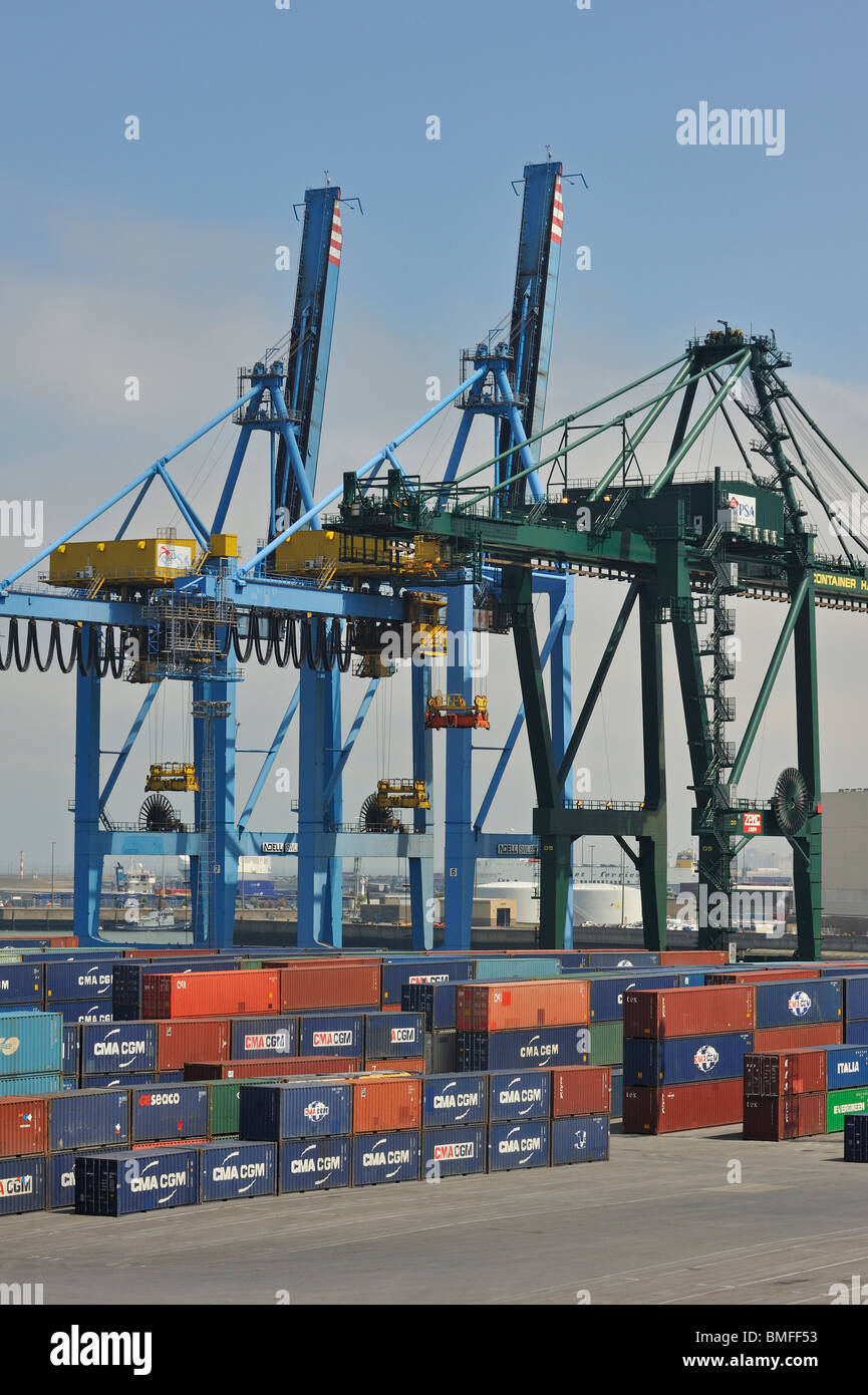 Shipping containers port zeebrugge hi-res stock photography and images ...