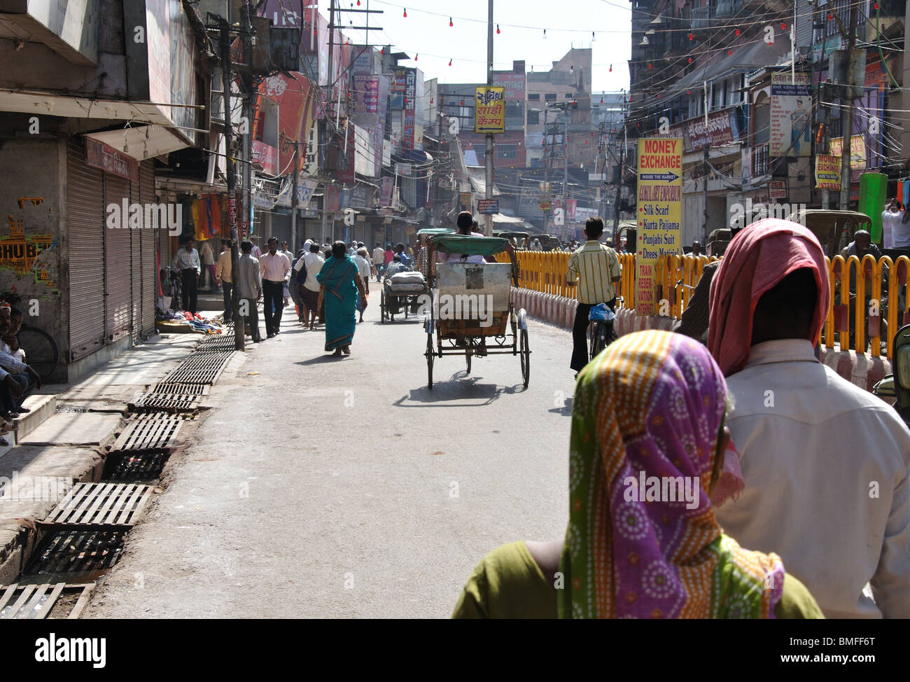 Varanasi india sari hi-res stock photography and images - Alamy