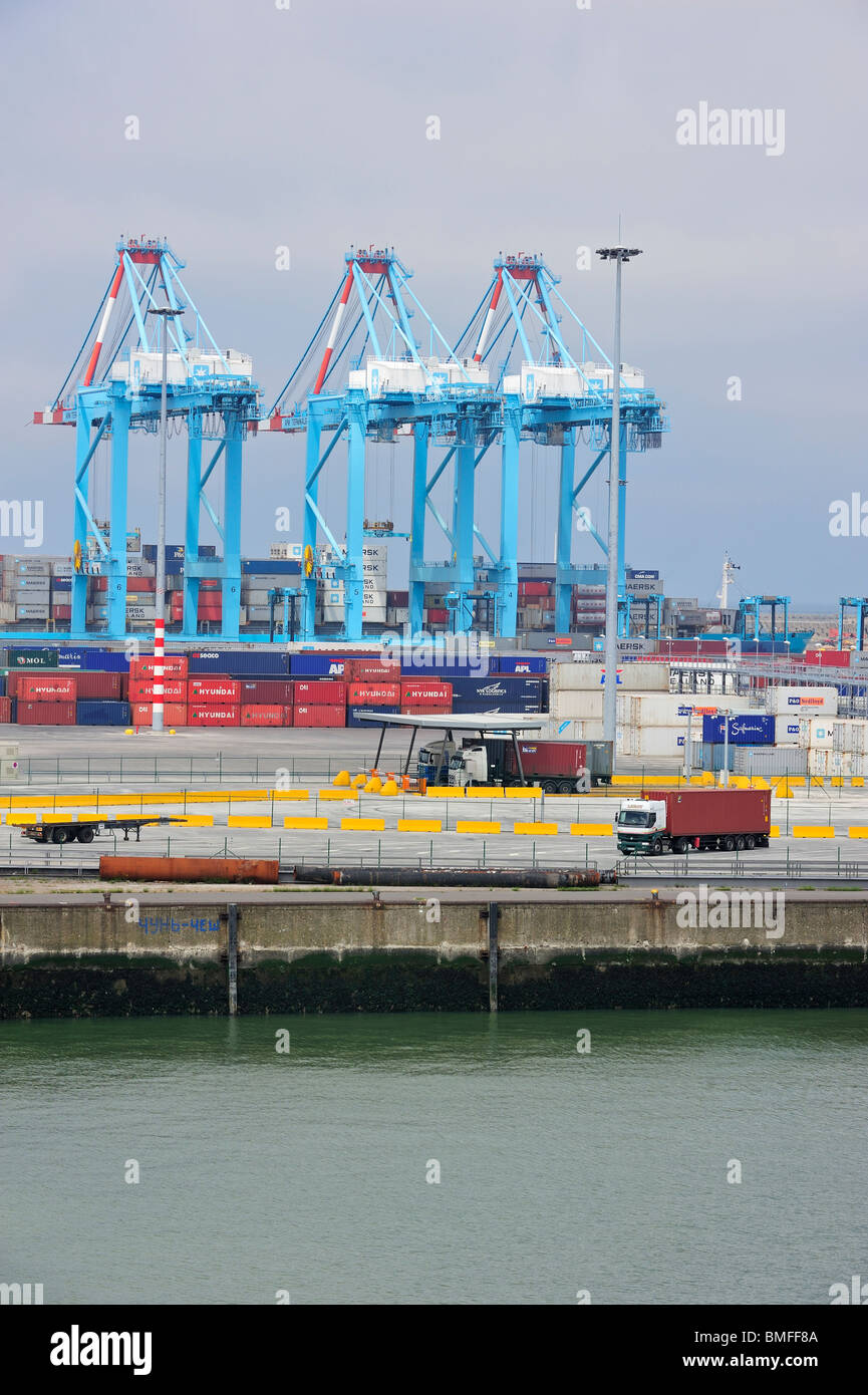Zeebrugge port and container terminal hi-res stock photography and ...