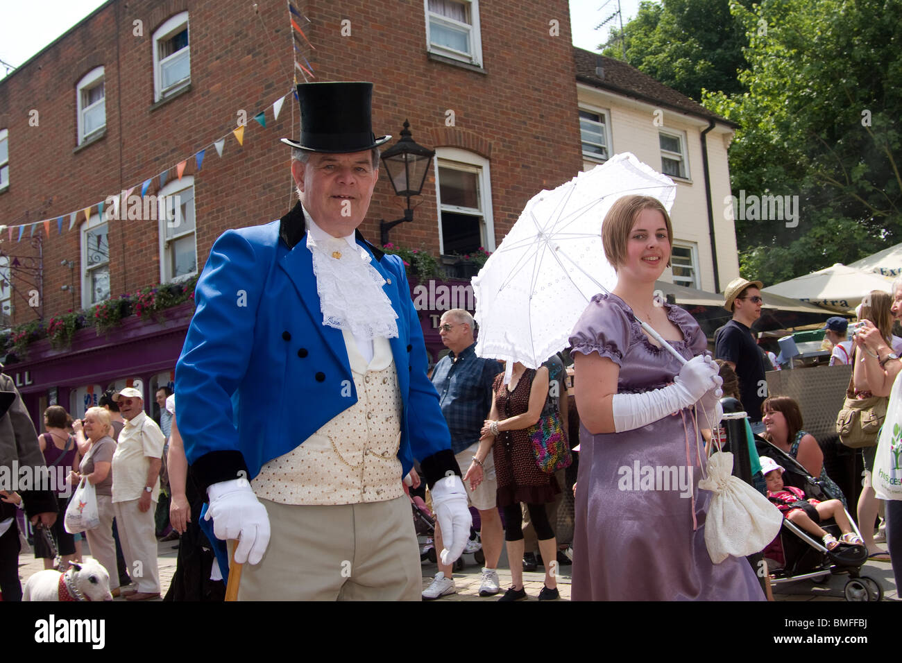 dickens festival victorian dickensian characters high street rochester ...