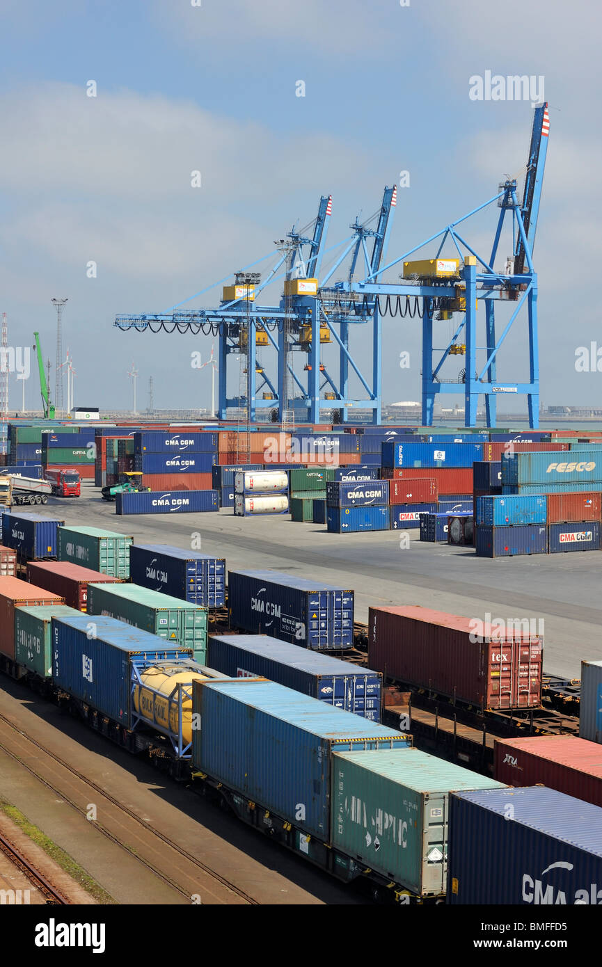 Shipping containers port zeebrugge hi-res stock photography and images ...