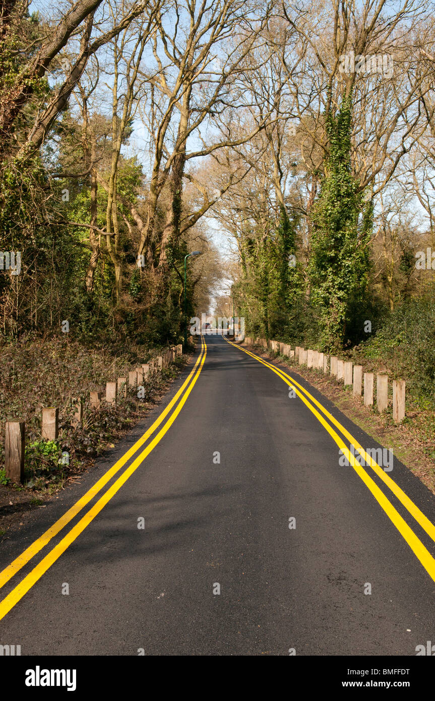 Road double yellow lines hi-res stock photography and images - Alamy
