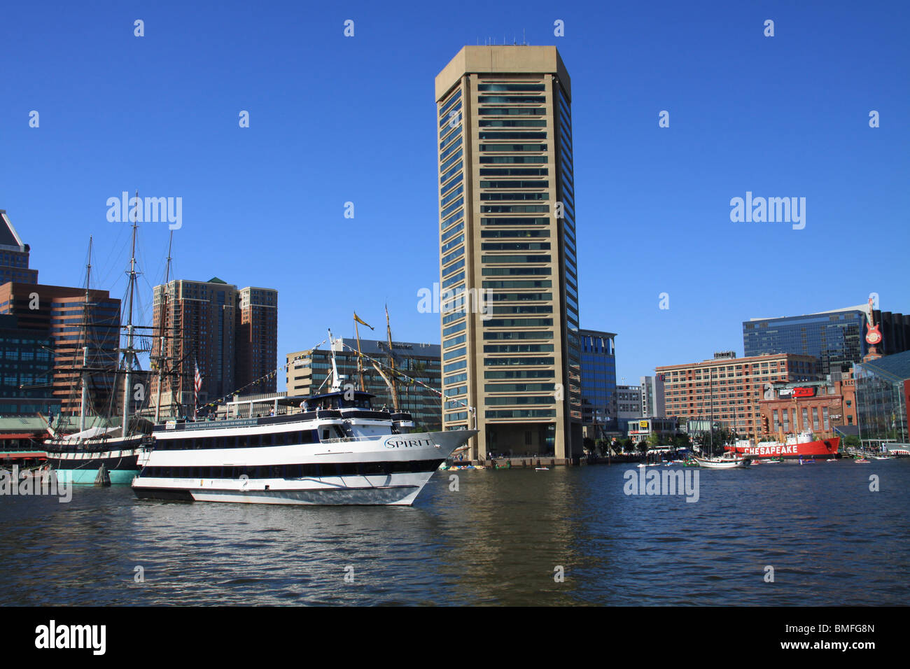 Baltimore harbor lighthouse hi-res stock photography and images - Alamy