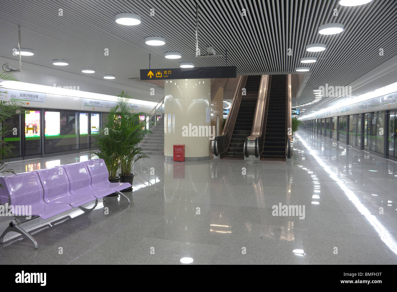 Subway terminal hi-res stock photography and images - Alamy