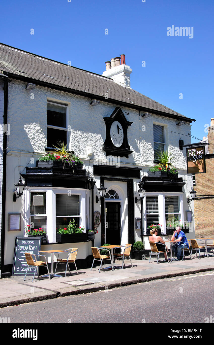 Rising sun pub hi-res stock photography and images - Alamy