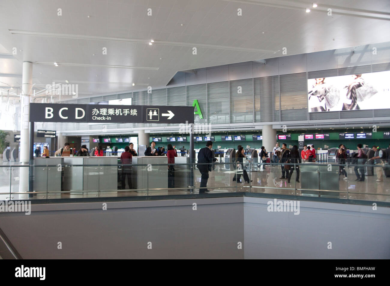 Interior of Shanghai Hongqiao International Airport, Shanghai, China ...