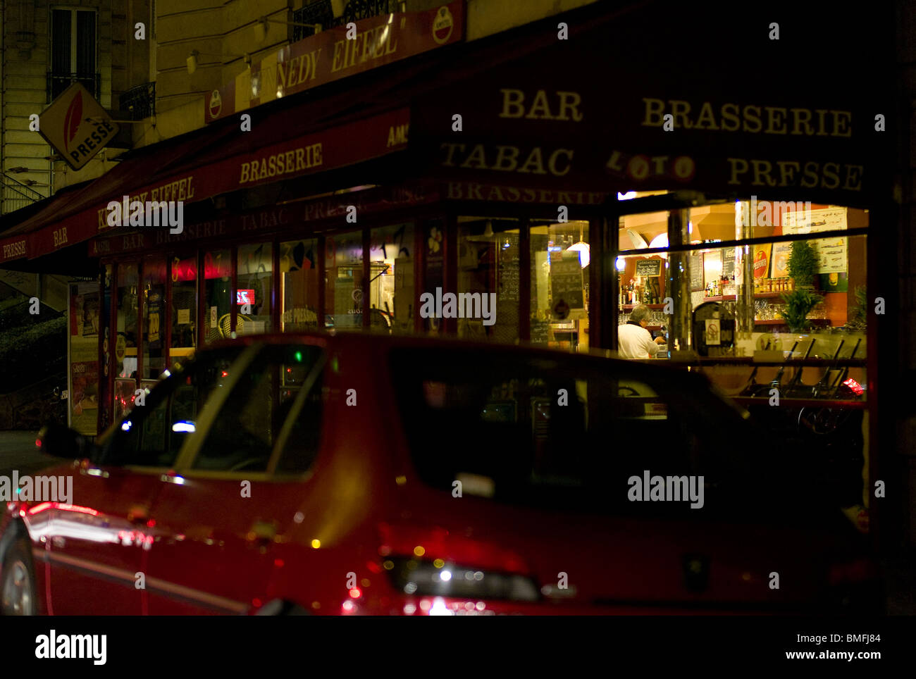 Paris color street photography hi-res stock photography and images - Alamy