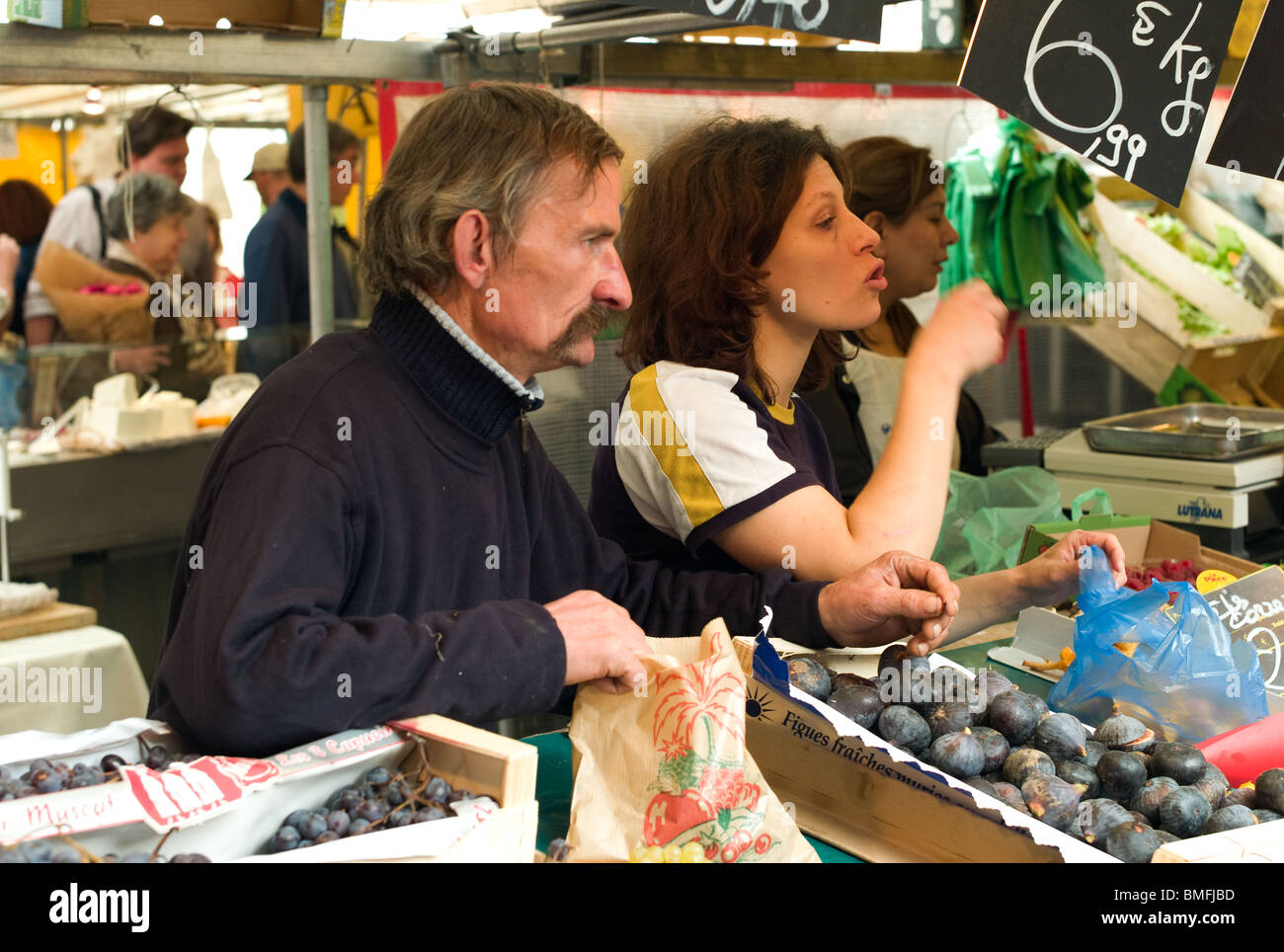 Open air market paris hi-res stock photography and images - Alamy