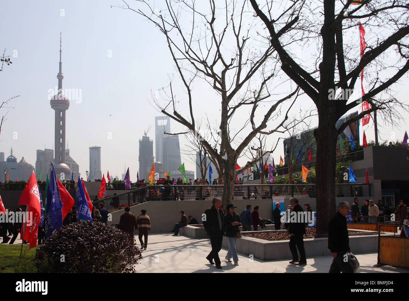 Bin Jiang Avenue, The Bund, Shanghai, China Stock Photo - Alamy
