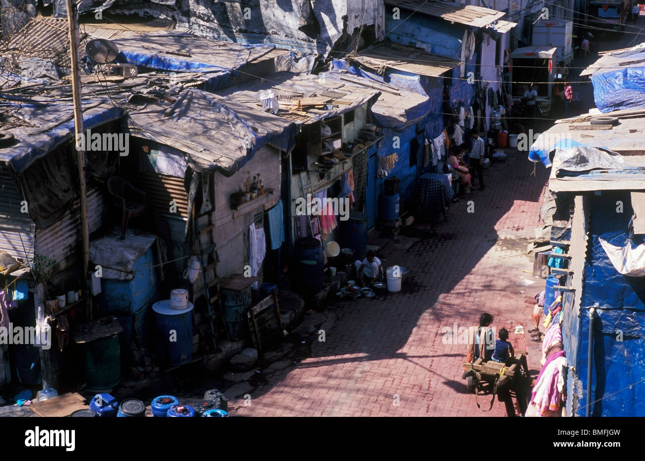 Mumbai slum hi-res stock photography and images - Alamy