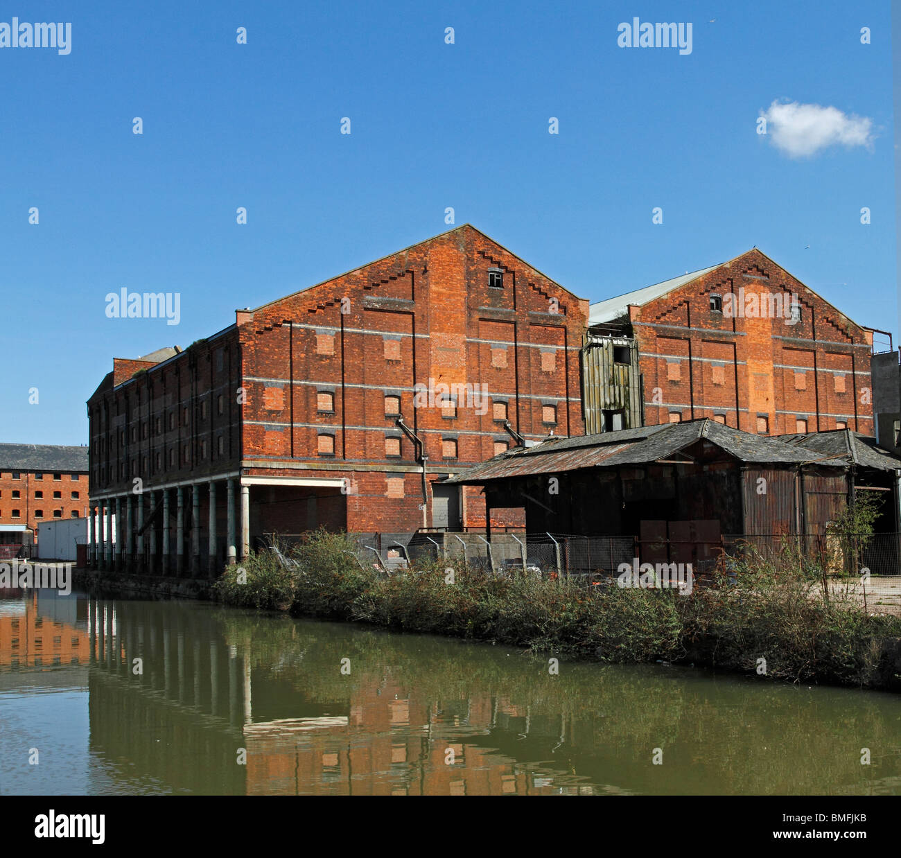 Warehouses at Gloucester historic docks Stock Photo - Alamy