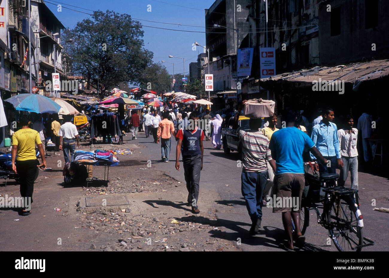 Street scene Mumbai India Stock Photo - Alamy