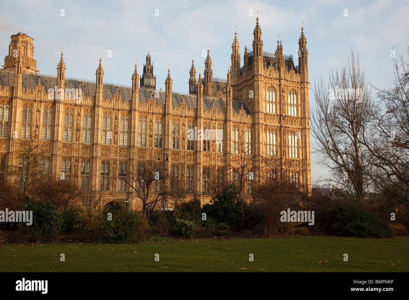 Palaces westminster hi-res stock photography and images - Alamy