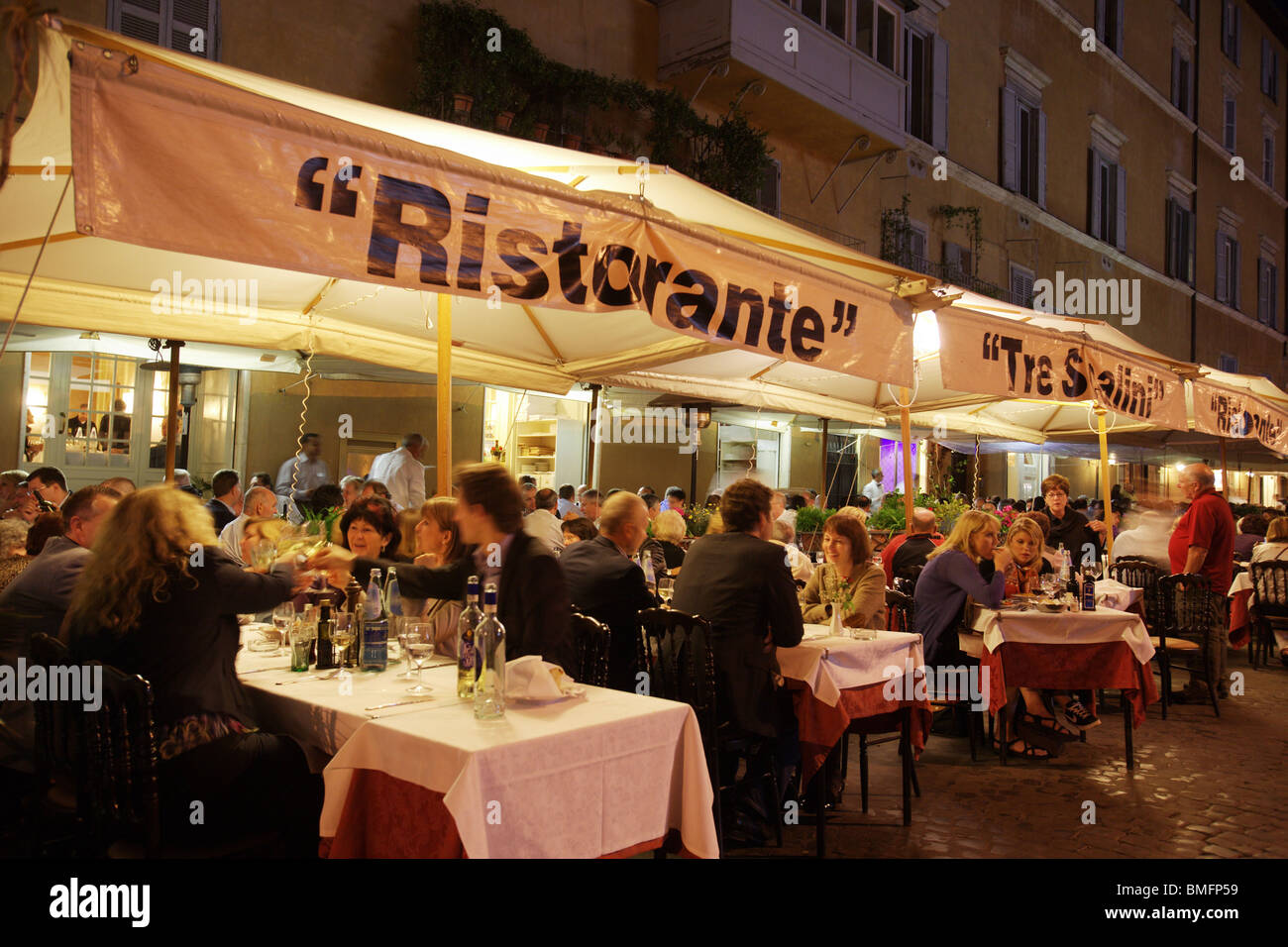 "Tre Scalini" restaurant, with people eating in the street. Piazza ...