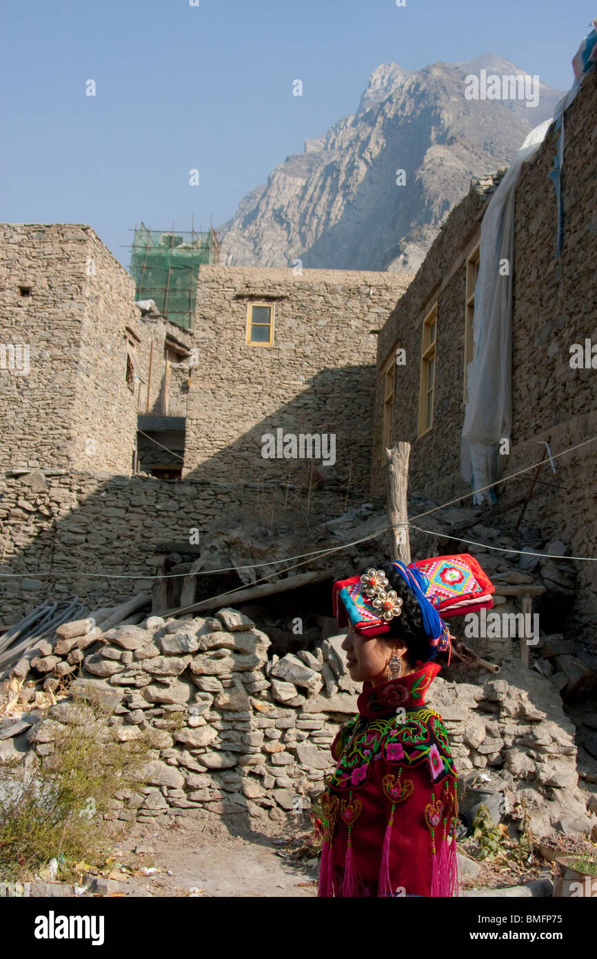 Qiang ethnic minority hi-res stock photography and images - Alamy